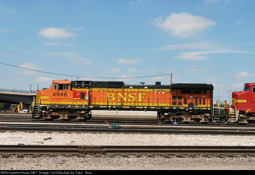 BNSF 4946